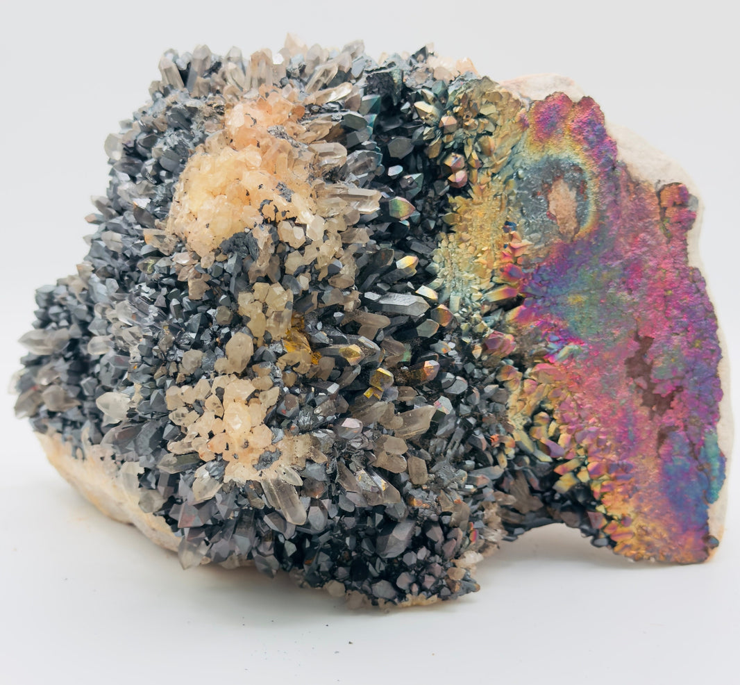 Distinction Crystals & Fossils